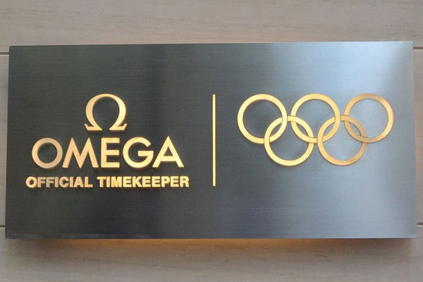 10 Examples of Night Time Illuminated Business Signs